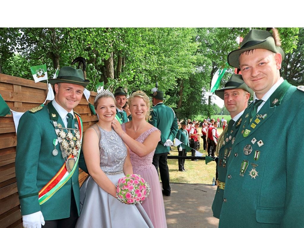 La-Ola-Welle für den jungen Thron