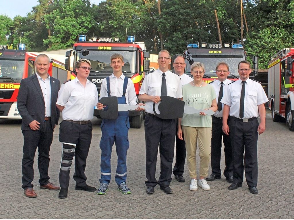 Feuerwehr Espelkamp: neue Technik und verdiente Kräfte