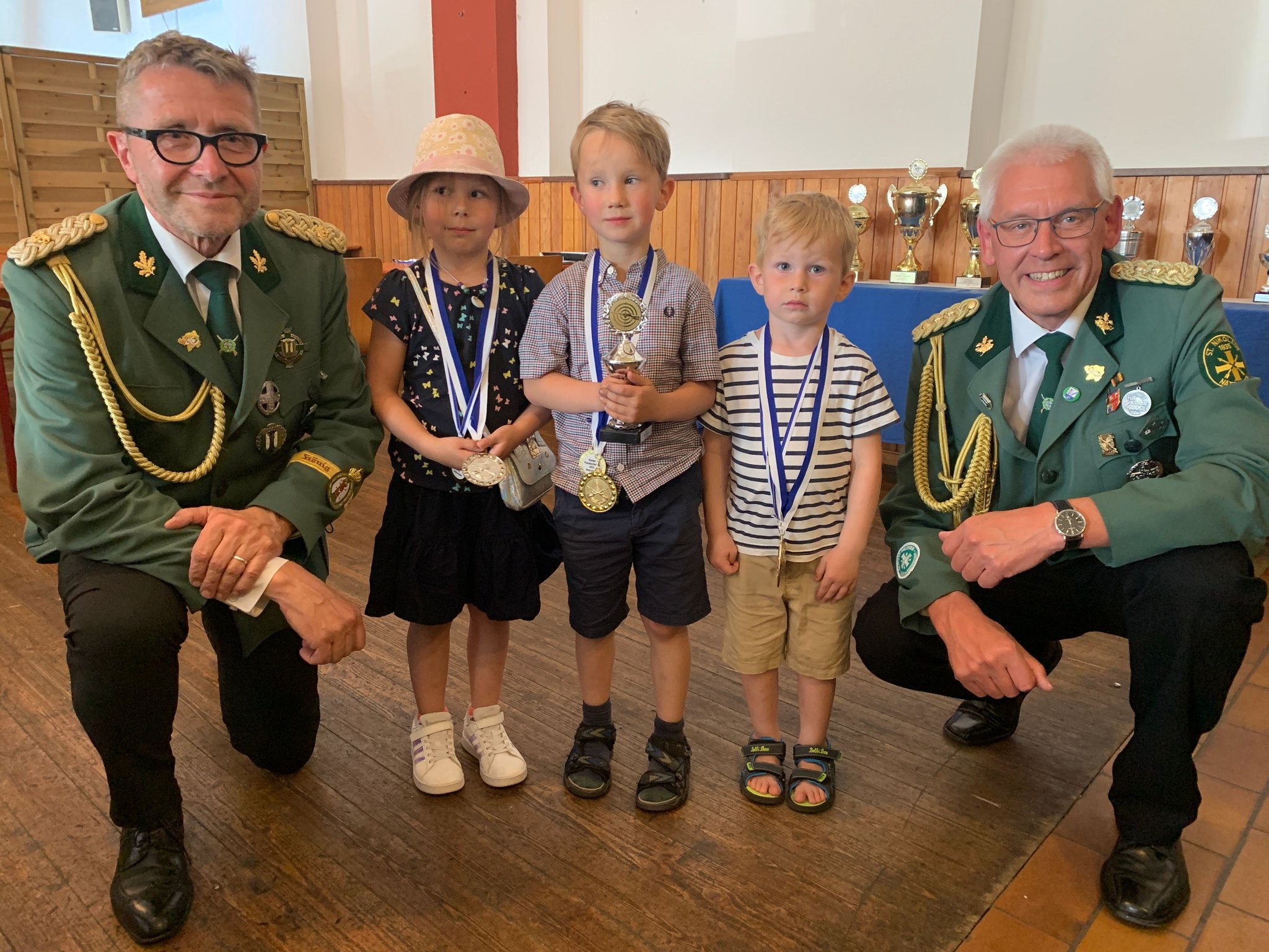 Pokalschießen: Jürgen Hartung erringt in Borgentreich-Natzungen den ...