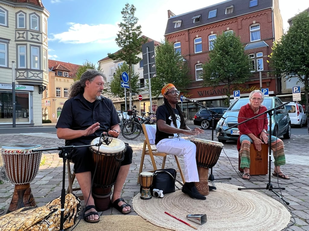 Warburger trommeln für die Erd-Charta