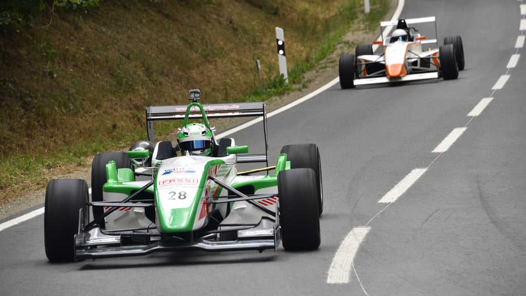 Dröhnende Motoren beim Weserbergpreis-Revival in Ottbergen