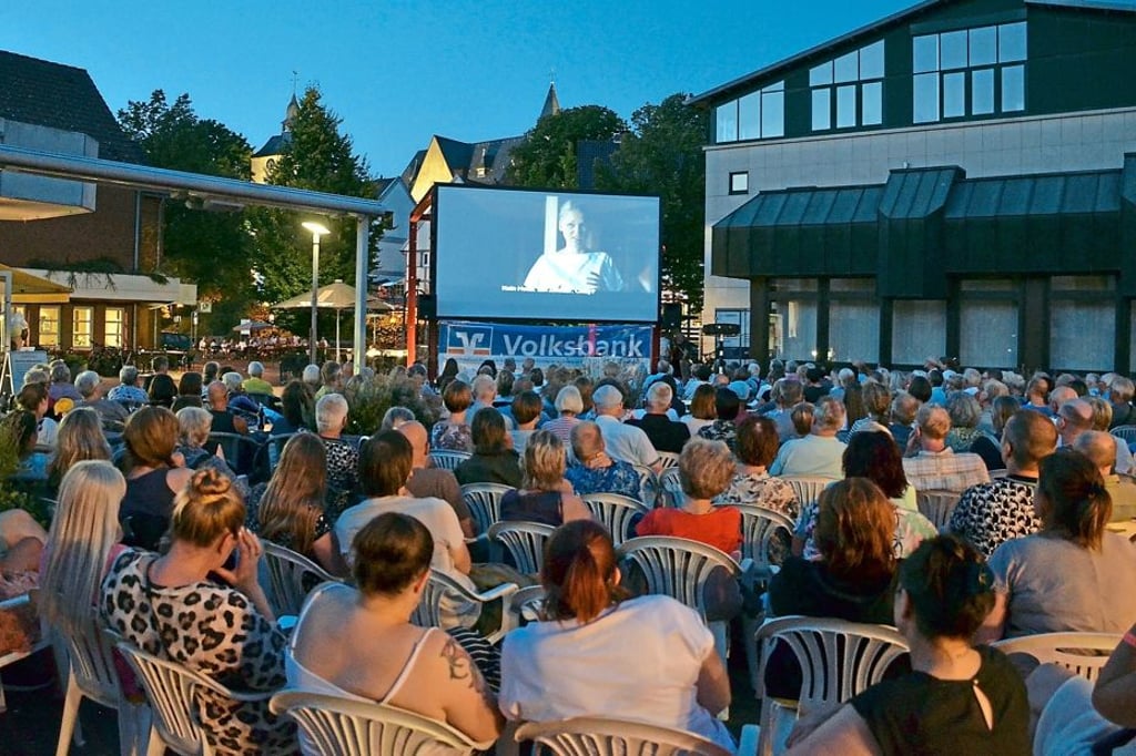 210 Filmfans beim Sommernachtskino in Enger