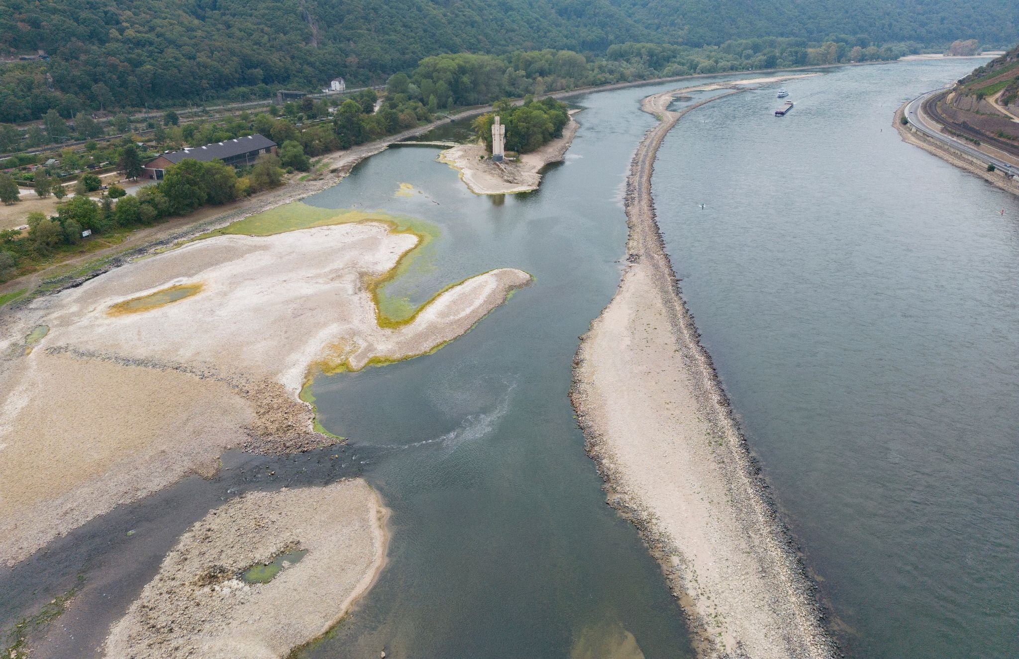 Wasserstand am Rhein in NRW weiter sehr niedrig