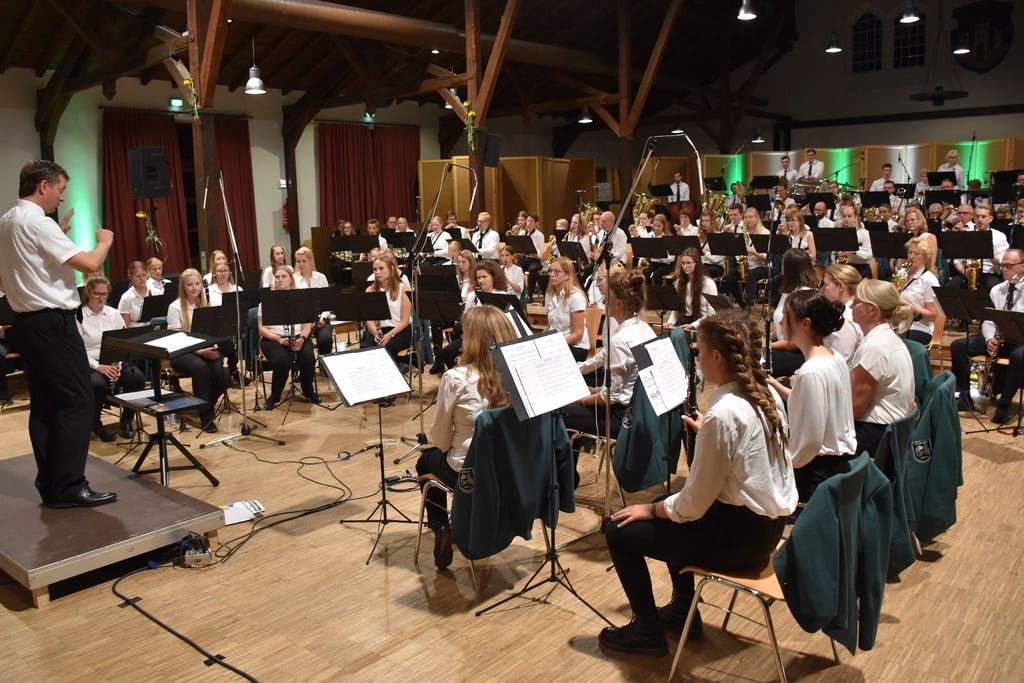 Junge Musiker bringen Schwung in die Stadthalle Warburg