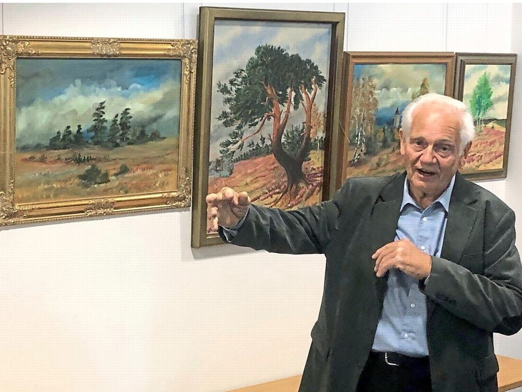 Ausstellung mit Bildern von Frank Hake in der Volksbank Schlangen eröffnet