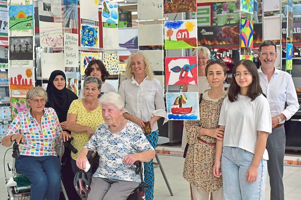 Arbeit mit dem Pinsel liefert farbenfrohe Werke