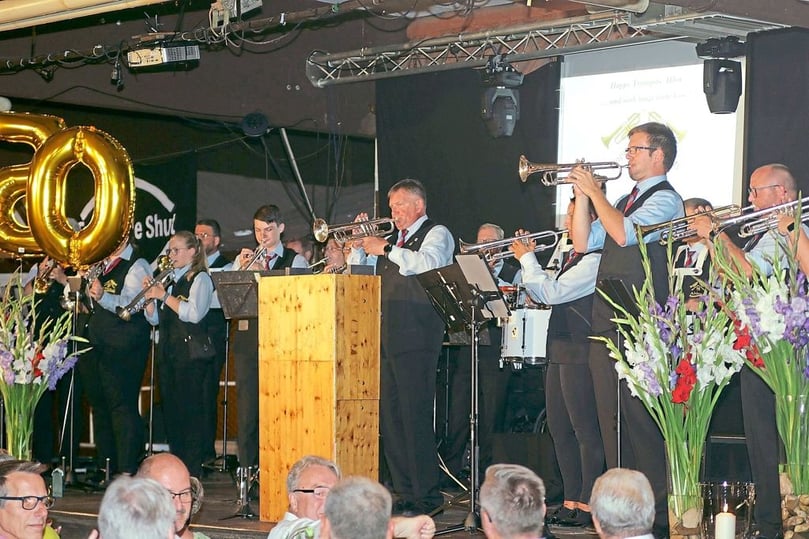 Blasmusik zum 50-Jährigen der „Happys“
