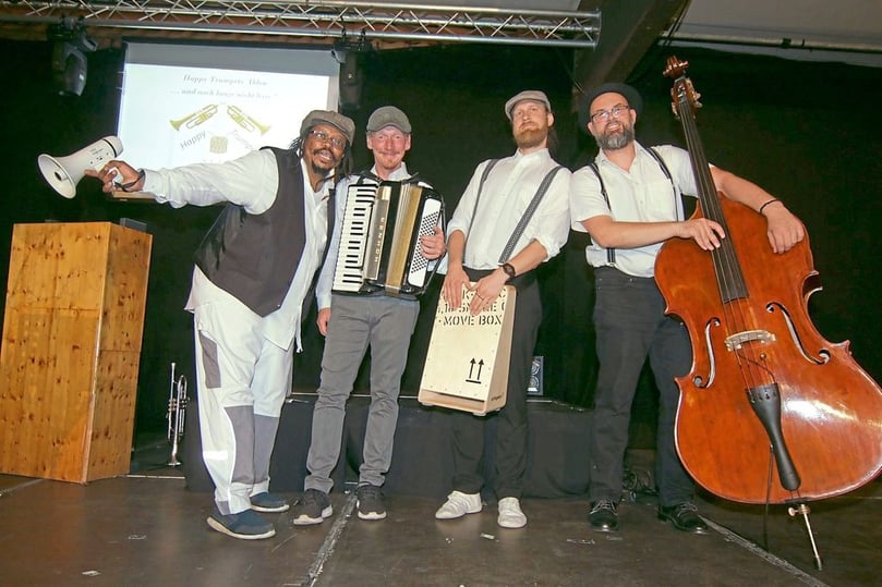 Blasmusik zum 50-Jährigen der „Happys“