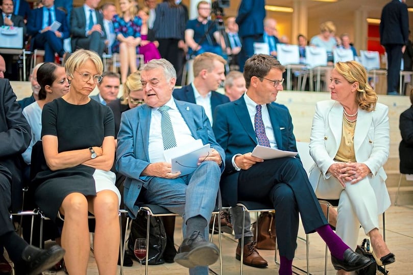 Stehender Applaus für Feller – Nachfolger Bothe bittet um ...