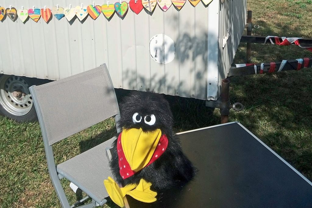 Rabe „MiA“ ist immer mit dabei