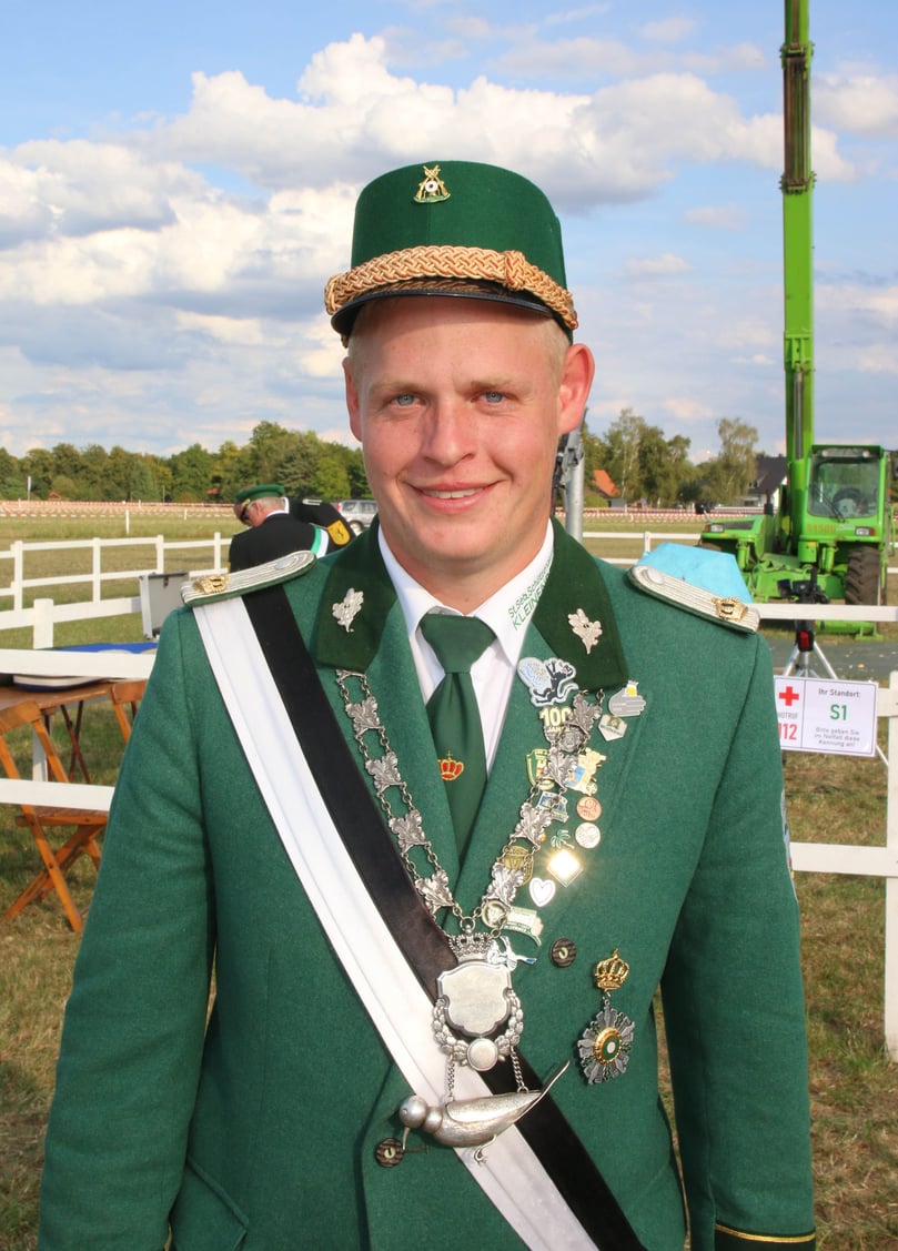 Standarte zieht weiter nach Meerhof