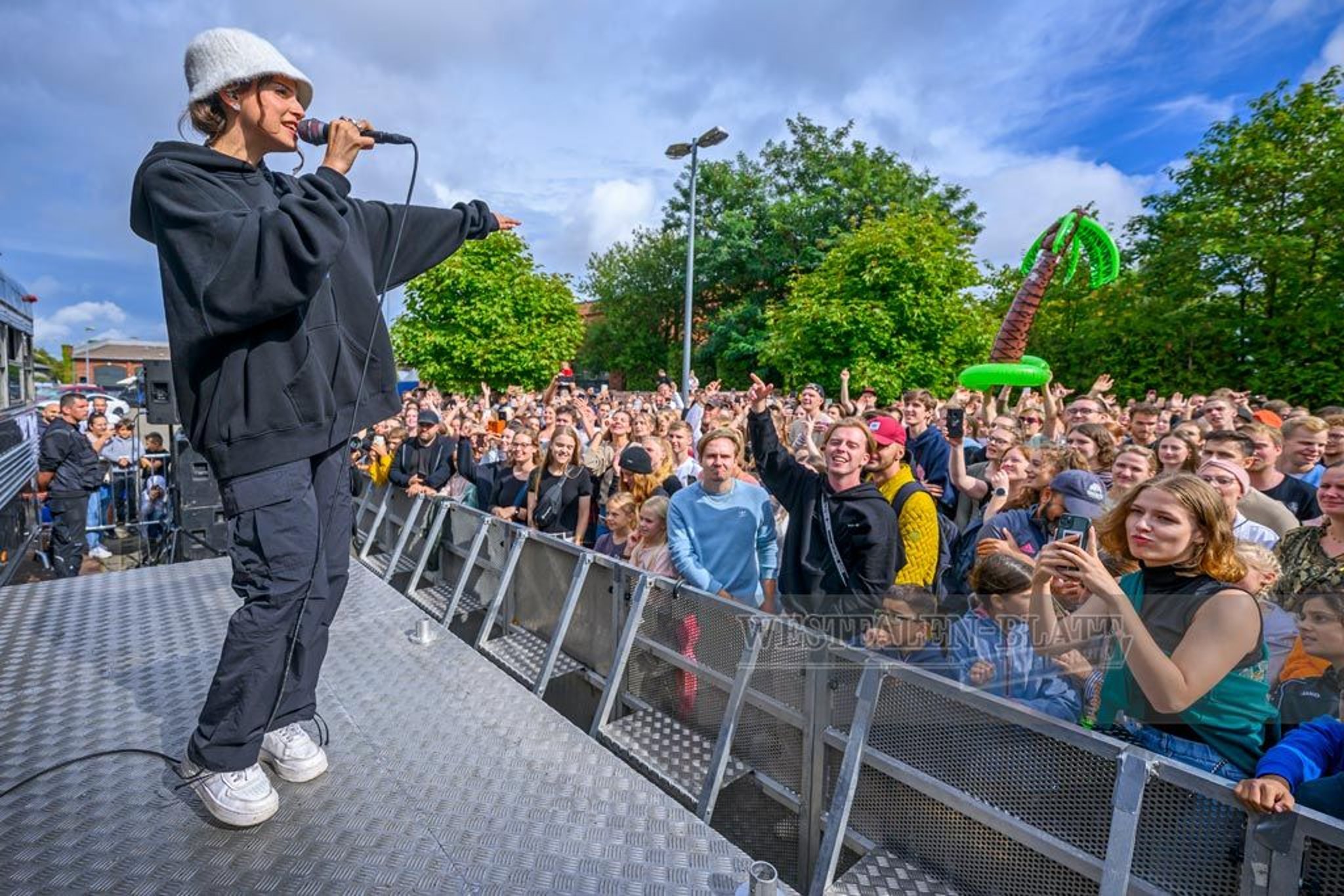 2022: Nina-Chuba-Konzert am Lokschuppen in Bielefeld vor 1800 Fans