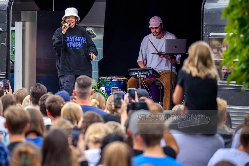 2022: Nina-Chuba-Konzert am Lokschuppen in Bielefeld vor 1800 Fans