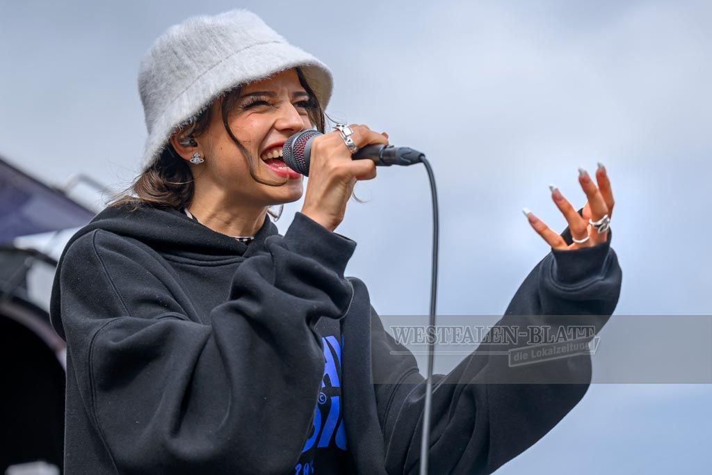 2022: Nina-Chuba-Konzert am Lokschuppen in Bielefeld vor 1800 Fans