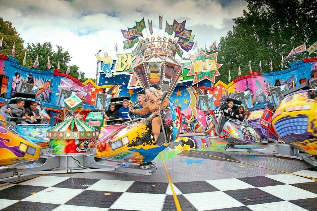 Kirmes voller Attraktionen und Leckereien