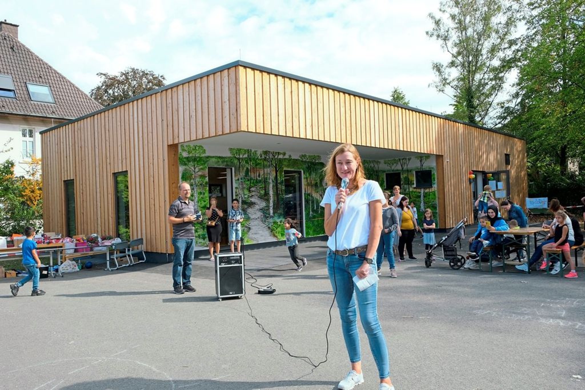 Vom Schulhof direkt in die neue Mensa