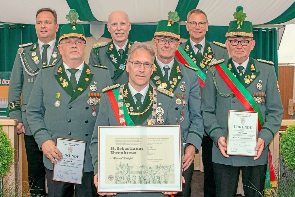Schützen aus Paderborn-Sande ehren Mitglieder