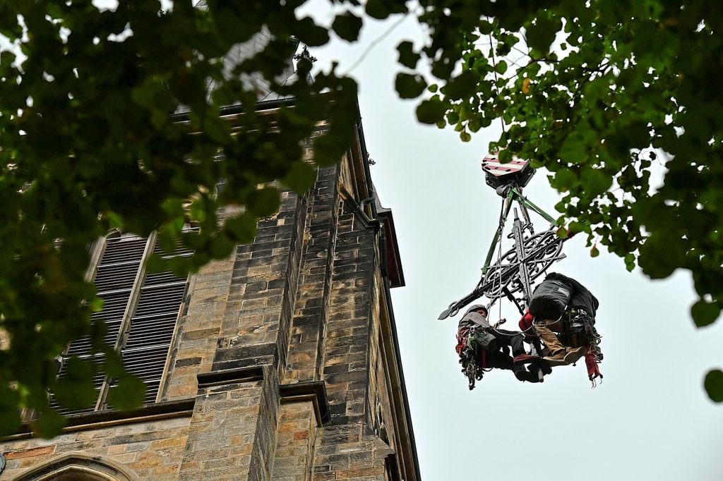 Höhenritt auf dem Turmkreuz