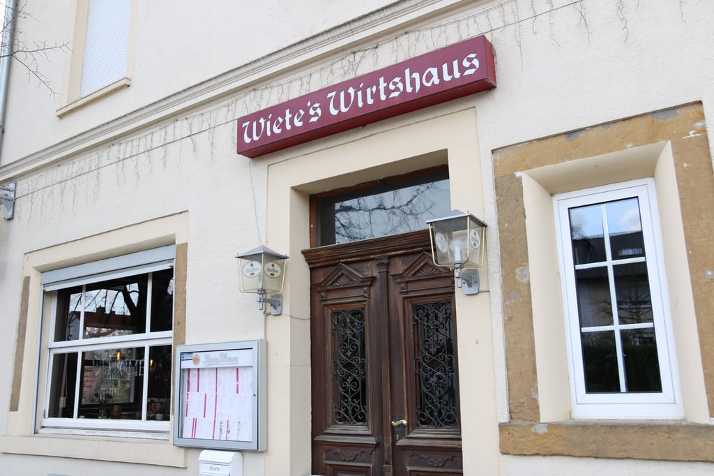 In Wietes Wirtshaus in Theenhausen gehen die Lichter aus In Wietes Wirtshaus in Theenhausen gehen die Lichter aus