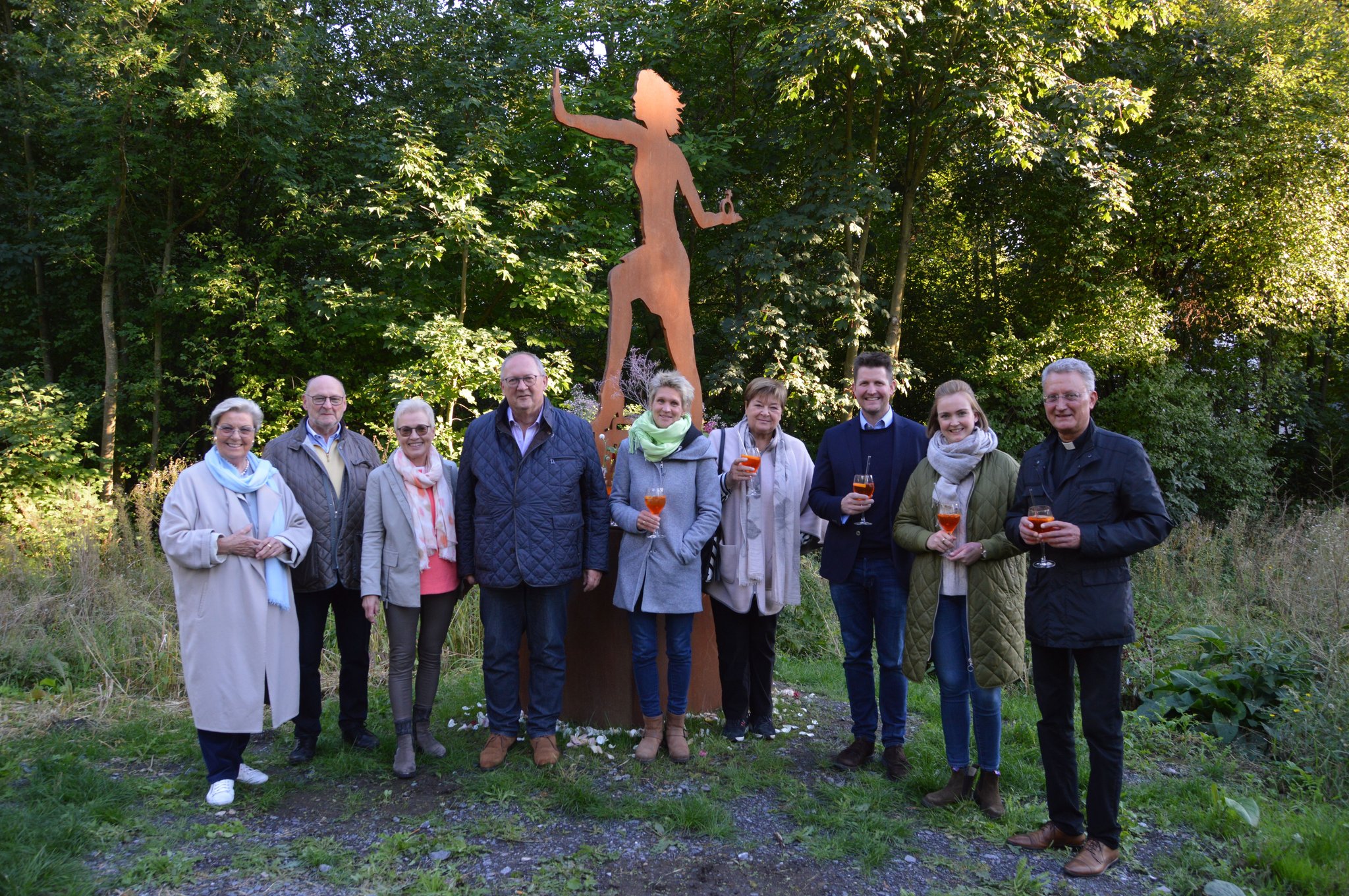 Zonta-Club Paderborn enthüllt Zeichen gegen Gewalt an Frauen