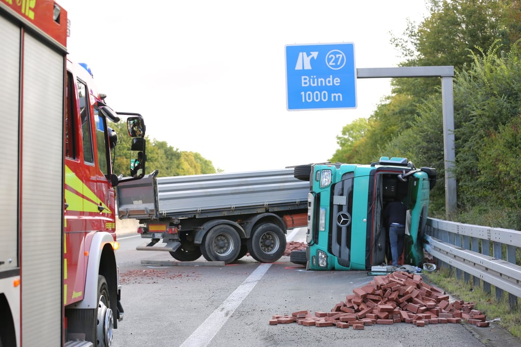Bünde: Lkw-Unfall auf der A 30 sorgt für langen Stau