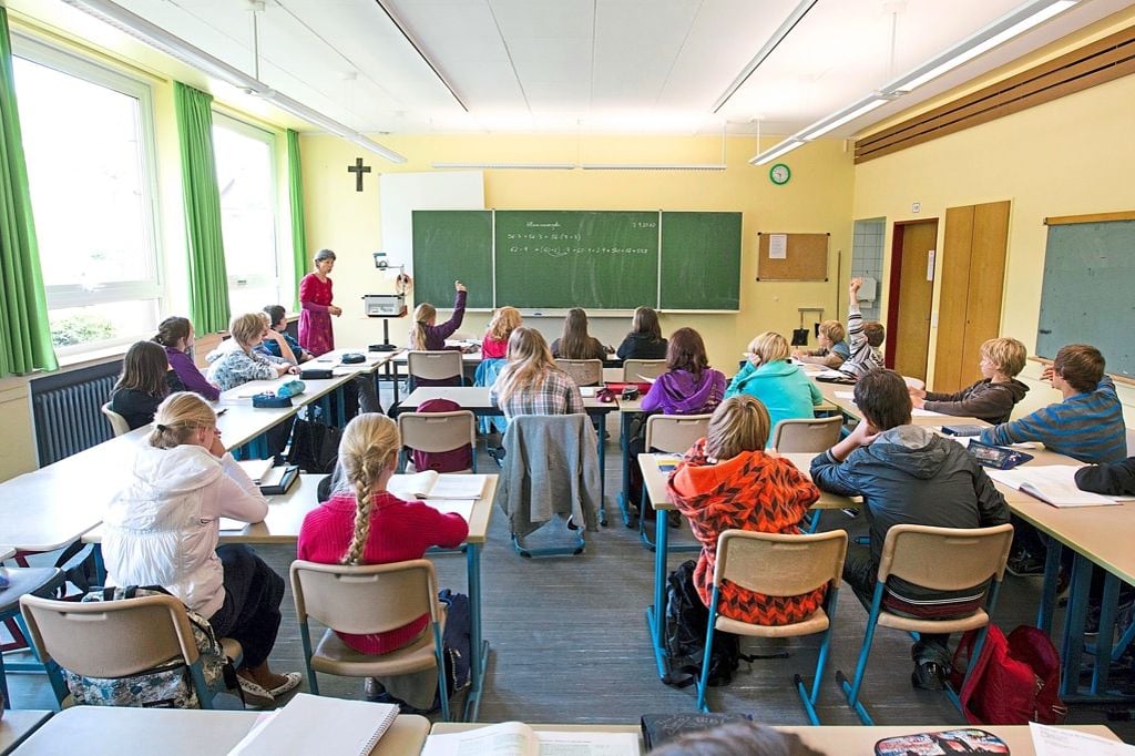 Auf der anderen Seite des Pults