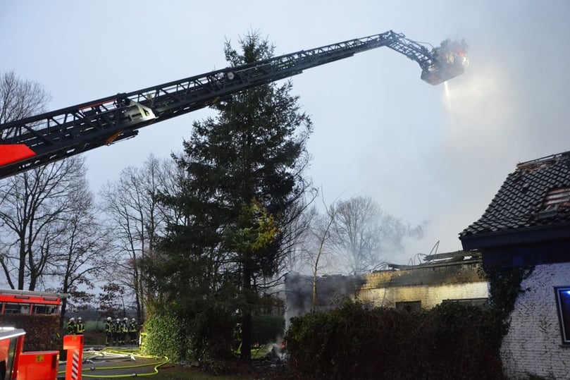 Haus brennt komplett ab Haus brennt komplett ab