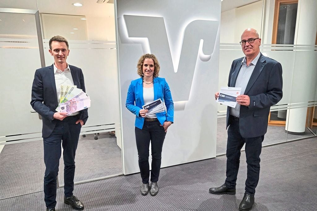 Volksbank klärt Senioren beim Geldabholen über Trickbetrügereien auf