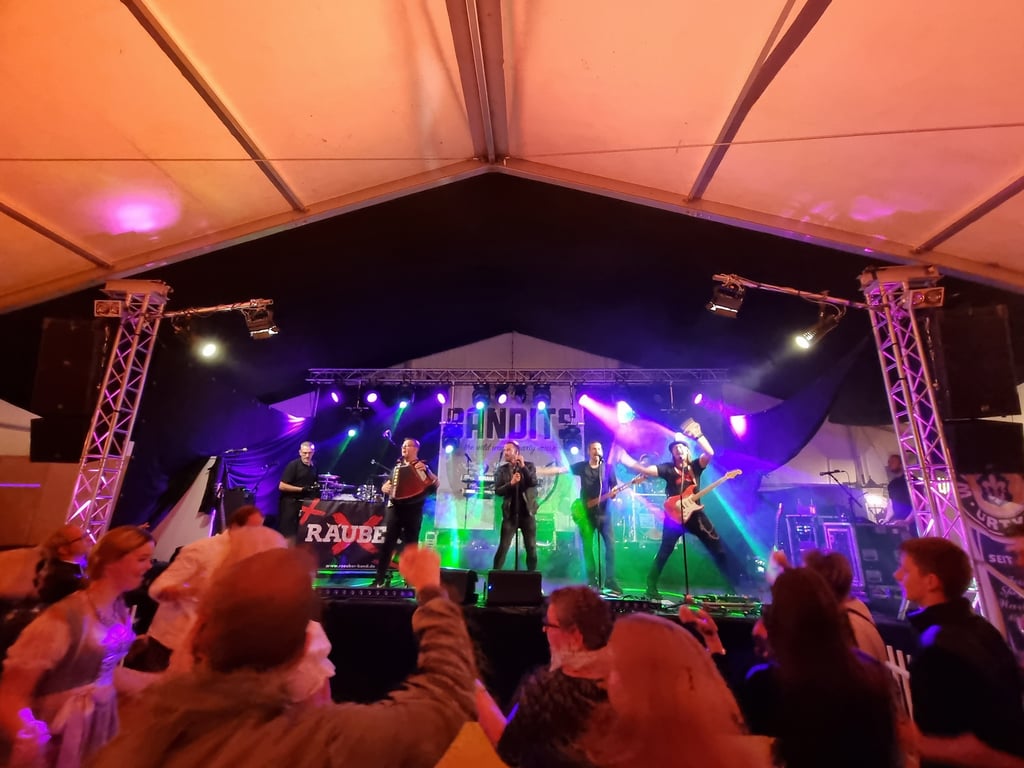 Warburger Oktoberwoche 2022: Die Räuber rocken das Zelt