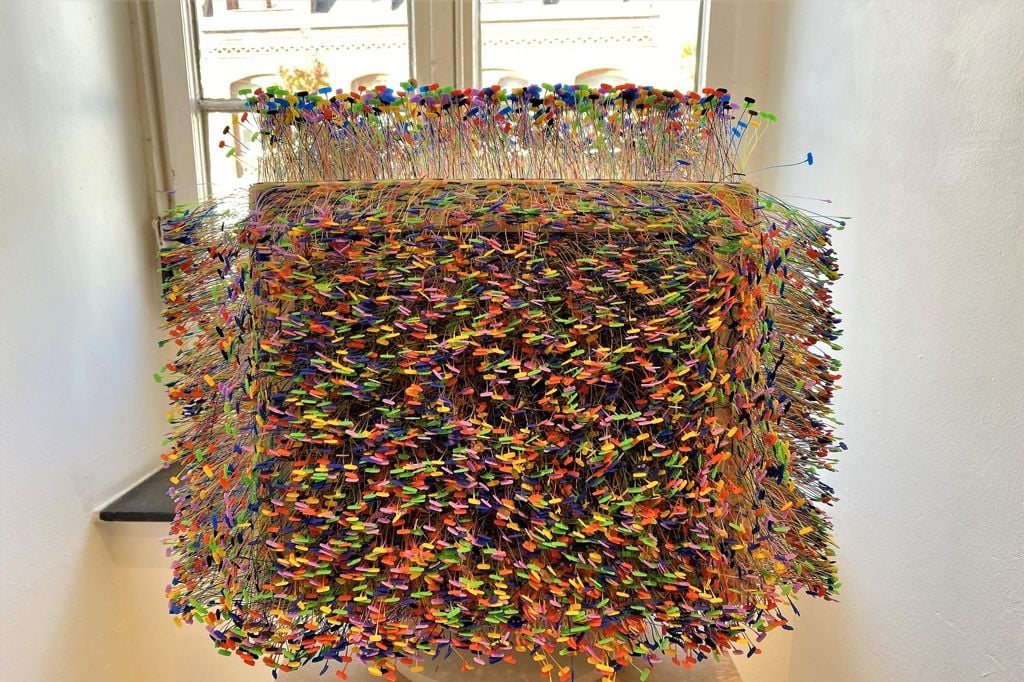 Wollfaden wird zum Kunstträger - Künstlerduo zeigt Außergewöhnliches