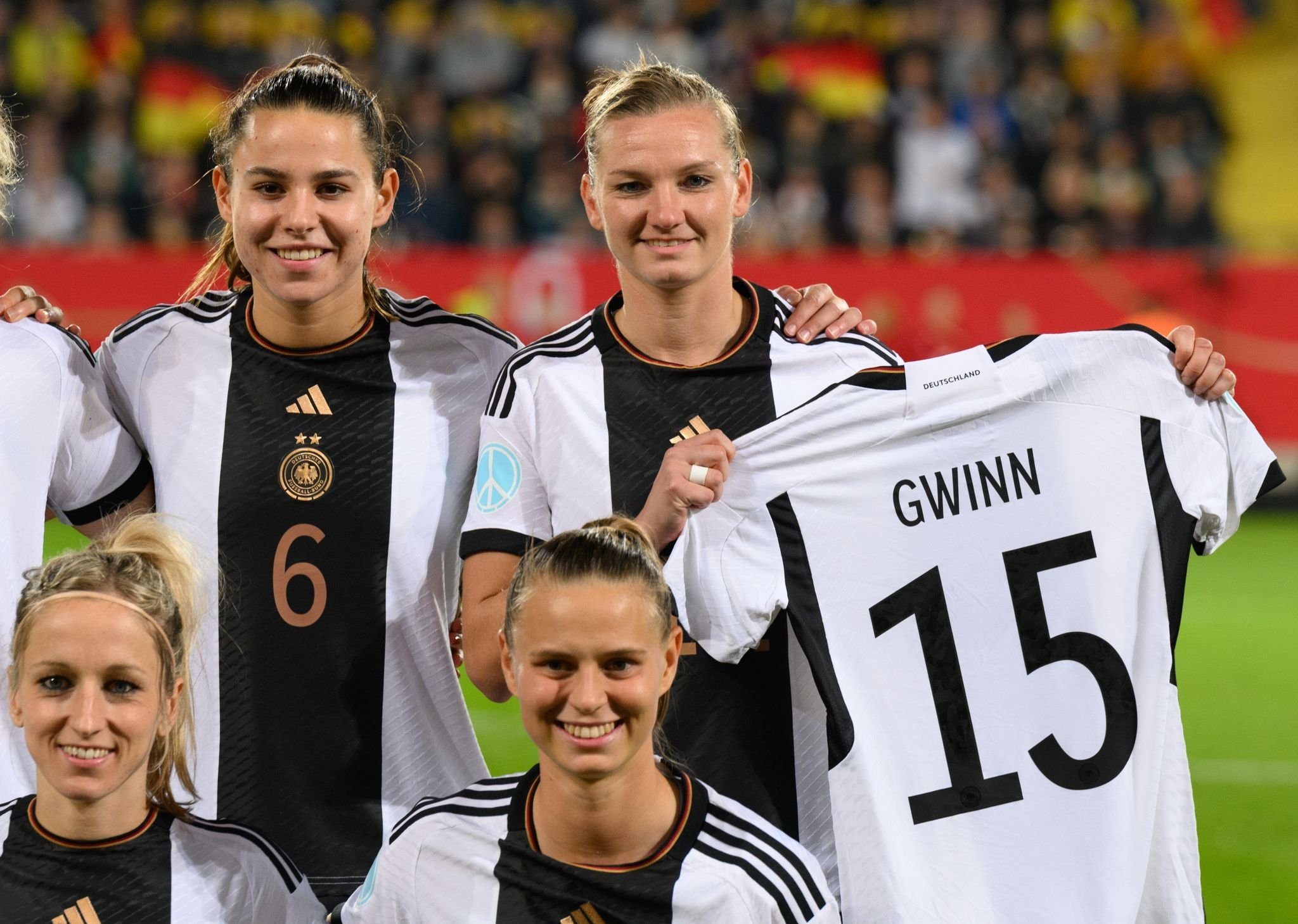 DFB-Frauen machen verletzter Gwinn mit Trikot Mut
