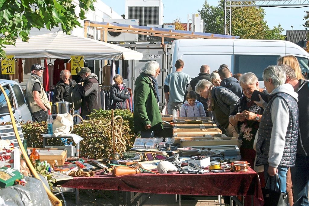 Flohmarkt auf dem Edeka-Parkplatz hat sich etabliert