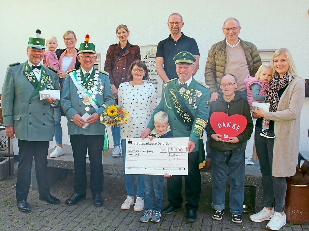 Ehemaliger Bundeskönig aus Delbrück spendet 9500 Euro