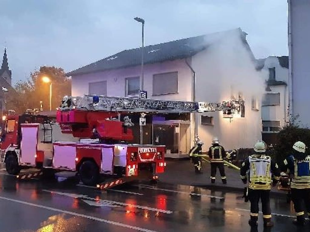 80 Feuerwehrleute löschen Brand in Marsberg