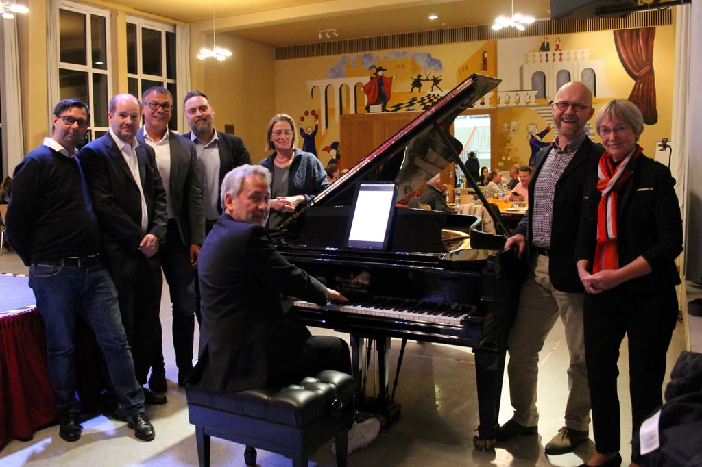 115 Jahre alter Steinway-Flügel kehrt an die Geschwister-Scholl-Schule ...