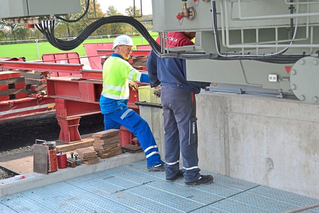 Transformator nachts angeliefert