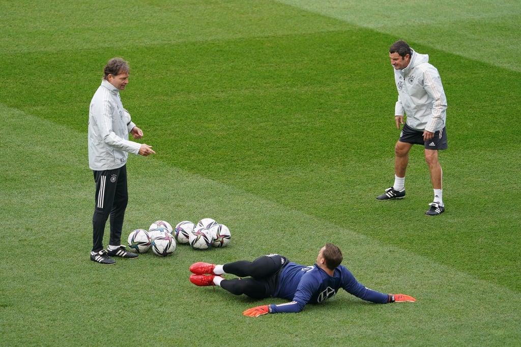 DFB-Torwarttrainer Kronenberg: Kein Keeper-Zweikampf