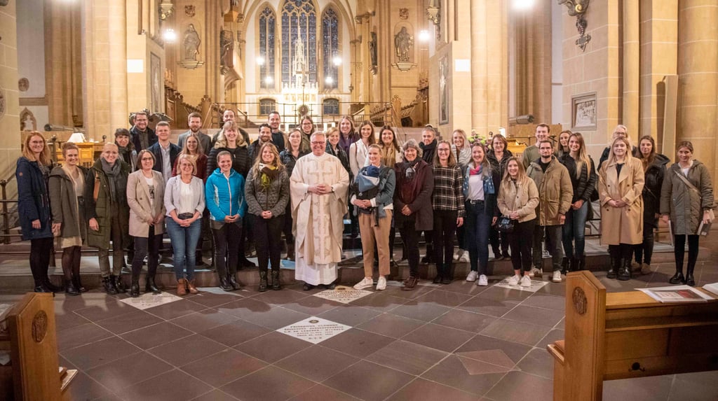48 Religionslehrer erhalten Missio Canonica in Paderborner Dom