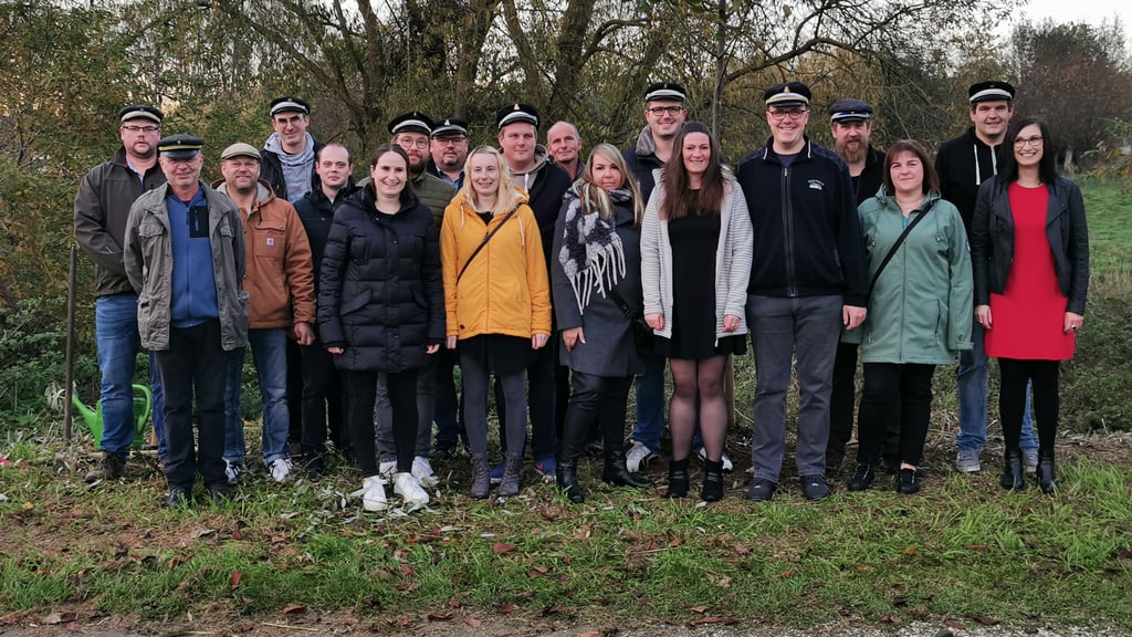 Rimbecker Schützen pflanzen 31. Königslinde