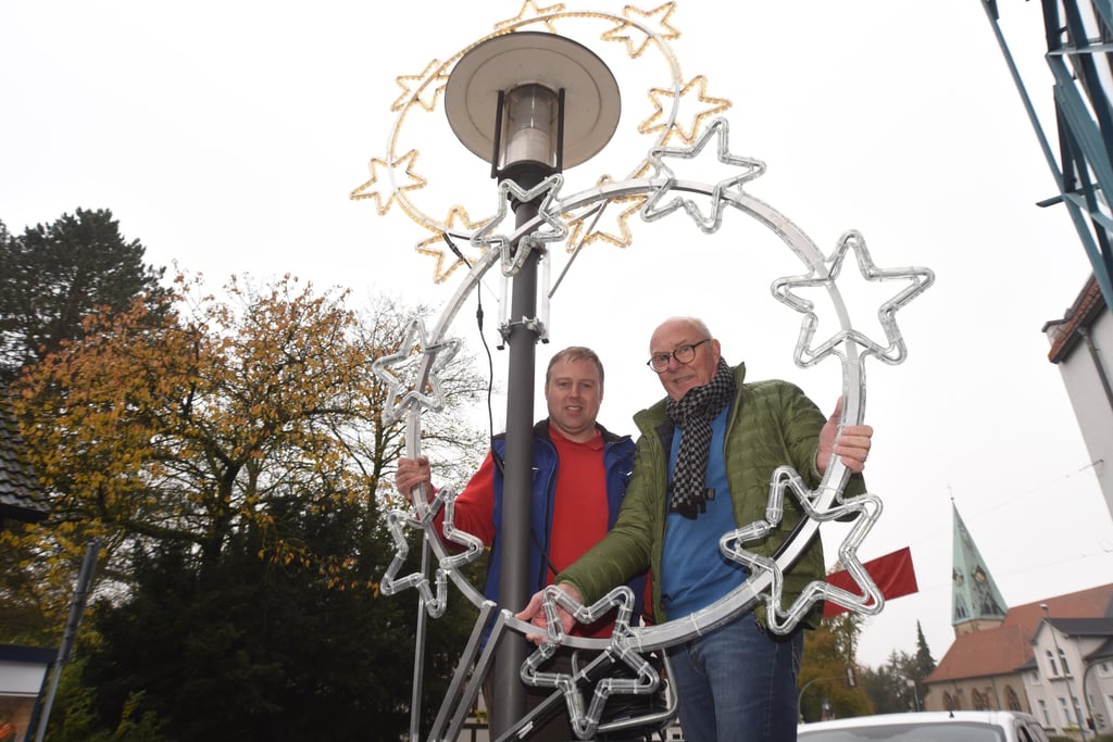 Weihnachtlicher Glanz und neue Holzbuden