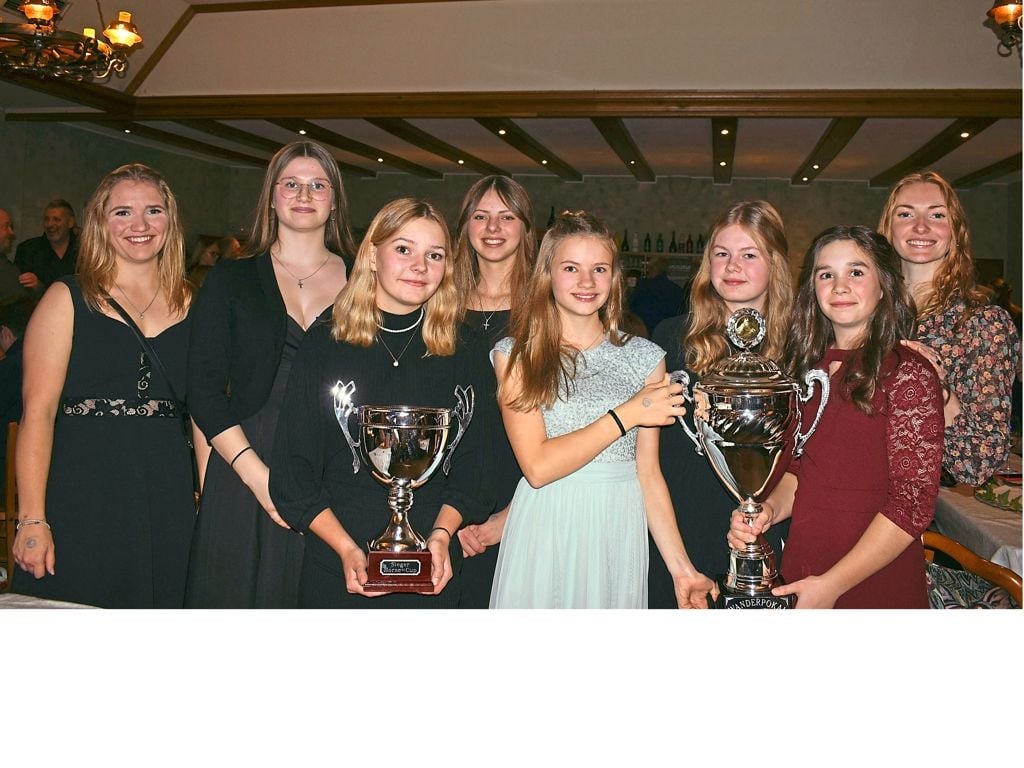 Strahlende Gesichter beim Reiterball