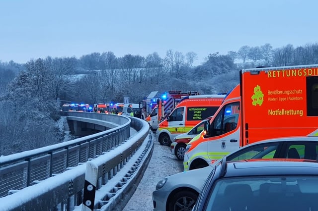 Tödlicher Unfall auf B64-Brücke bei Brakel-Hembsen