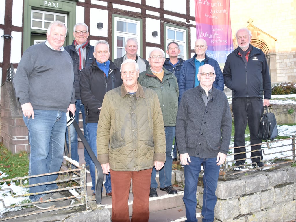 Treffen der Ortsheimatpfleger aus Warburg: Reger Austausch im Ossendorfer Dorfarchiv