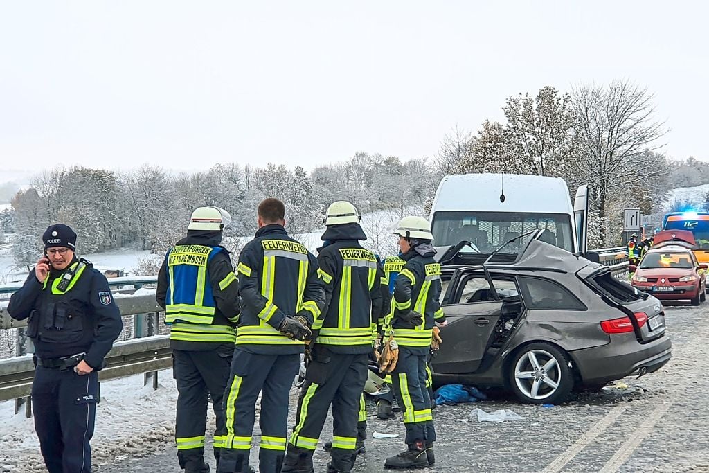 Tödlicher Unfall auf B64-Brücke bei Brakel-Hembsen