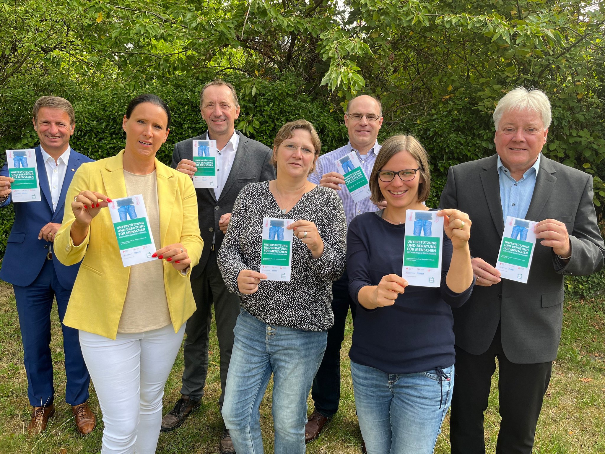 Flyer informiert über Hilfen im Kreis Höxter