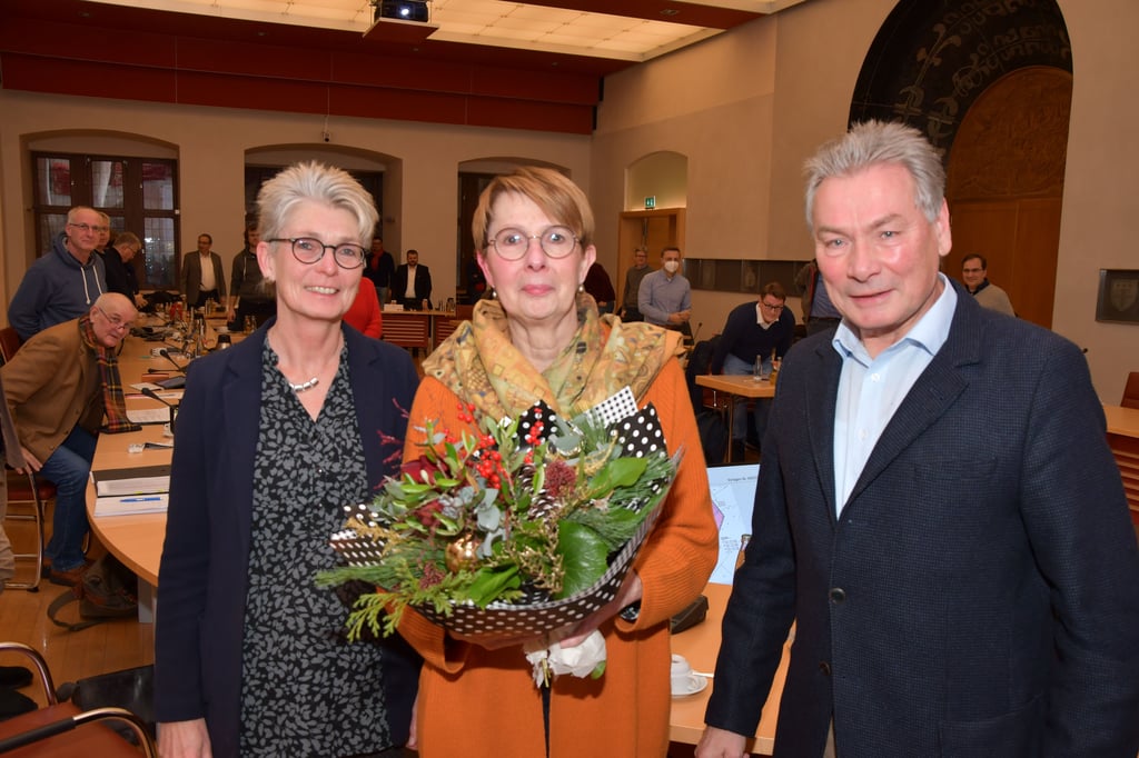 Leiterin des Paderborner Straßen- und Brückenbauamtes verabschiedet