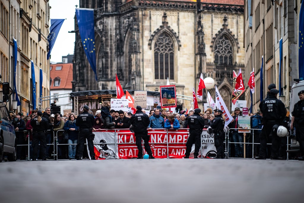 Bündnis protestiert gegen AfD-Neujahrsempfang im Rathaus
