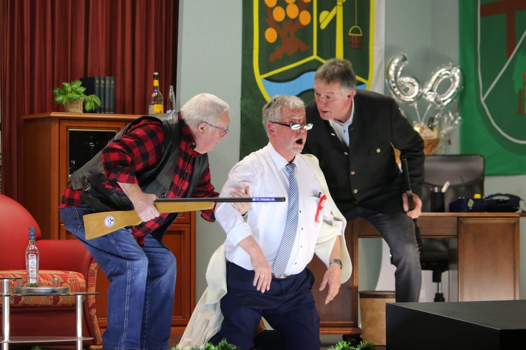 Graf-Sporck-Theater Schöning feiert Premiere mit „Der Tyrann“