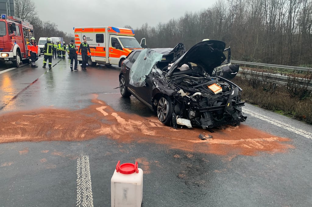 Autofahrer nach Unfall lebensgefährlich verletzt