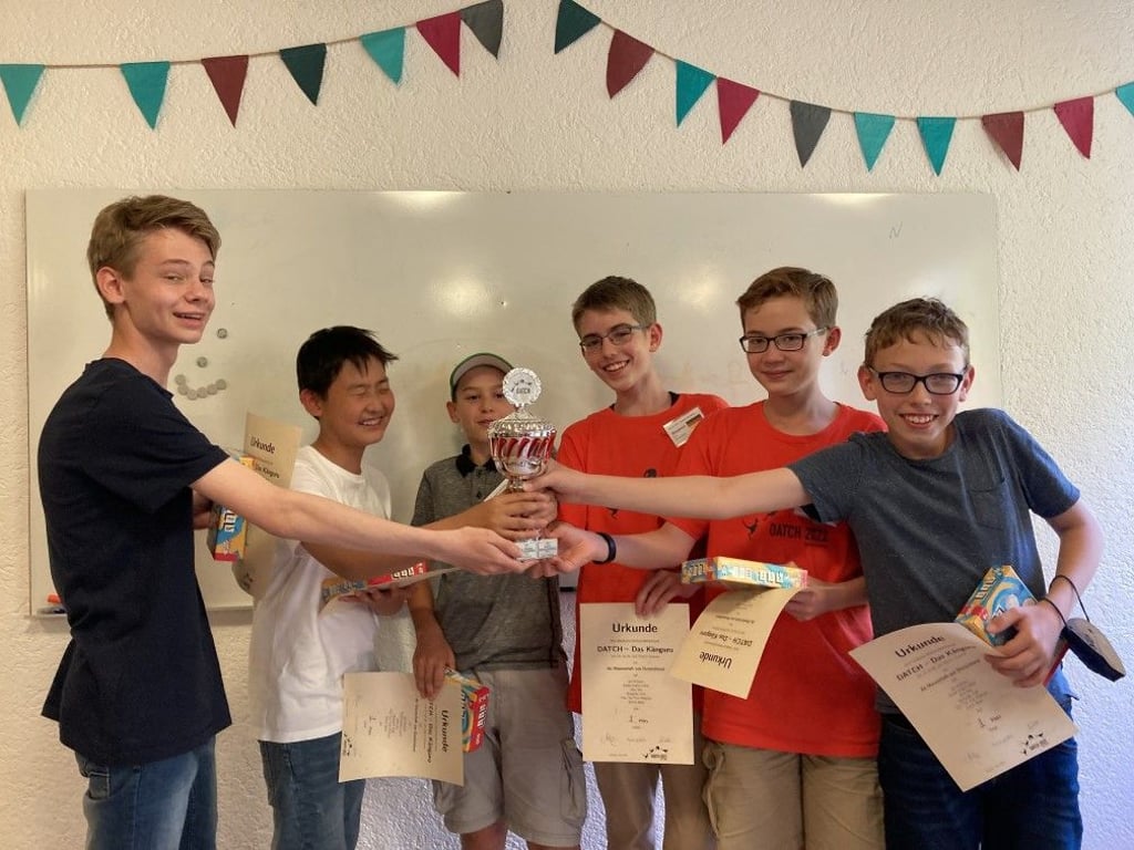 Auszeichnung durch NRW-Ministerin: Hüffertgymnasium Warburg ist MINT ...